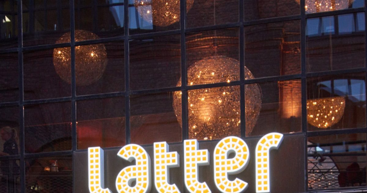 Se hvilke show som spiller på Latter | latter.no