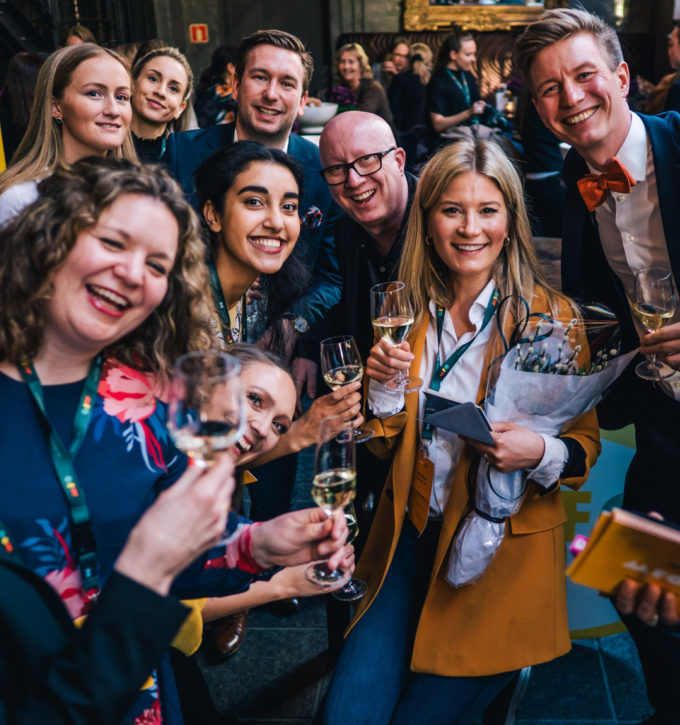 KLULESS - Amalie Stuve, Andrea Løvland og Nora Svenningsen | latter.no